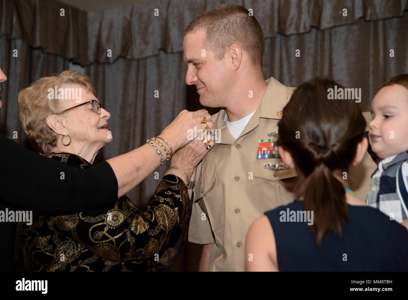 170915-N-VH385-071 SILVERDALE, Wash. (Sept. 15, 2017) - Chief ...