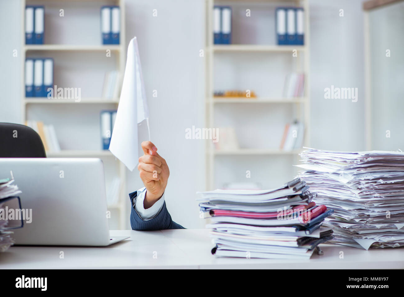 Throwing peace sign hi-res stock photography and images - Alamy