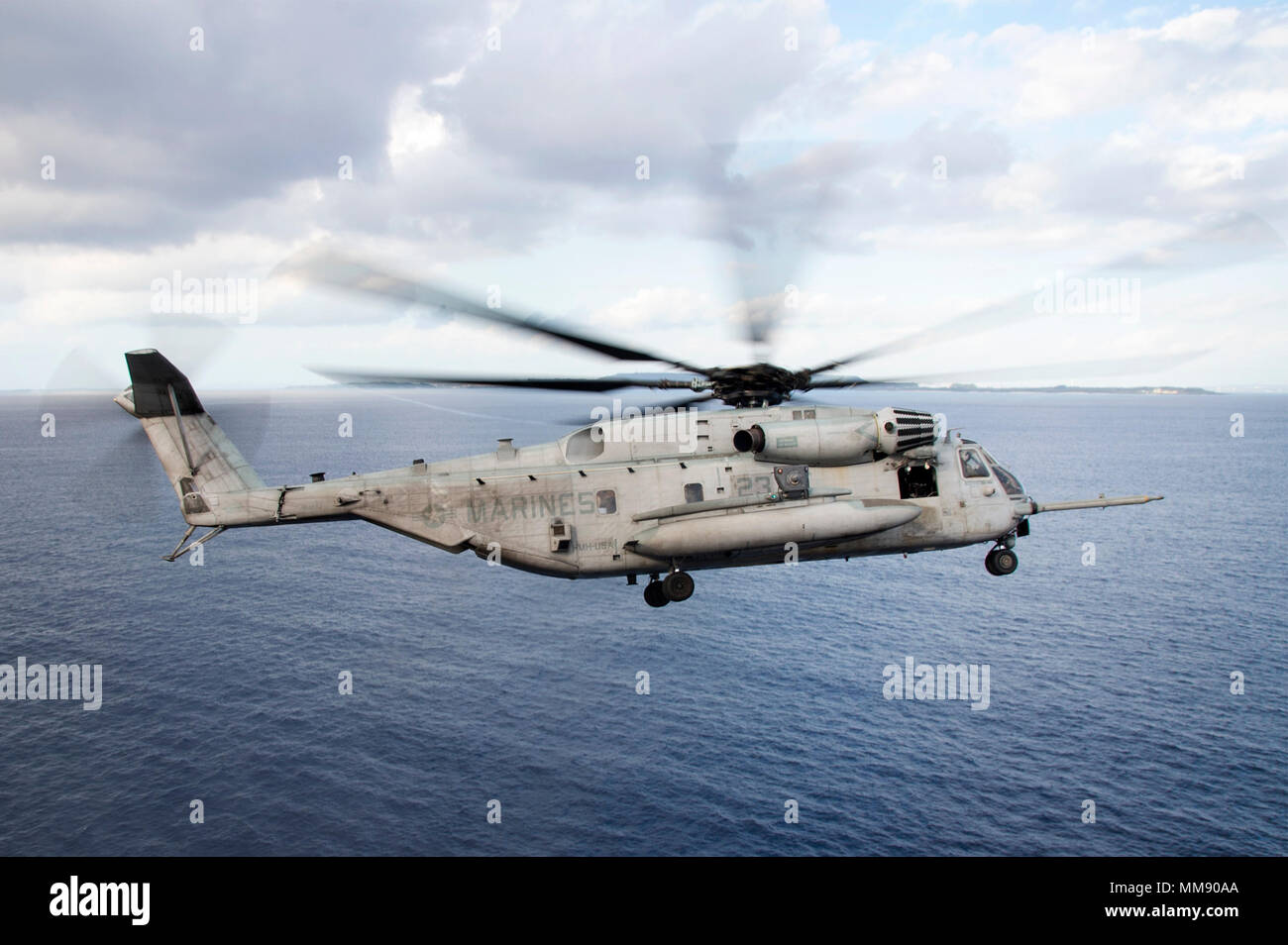 170918-N-TH560-247 PHILIPPINE SEA (Sept. 18, 2017) A CH-53E Super ...