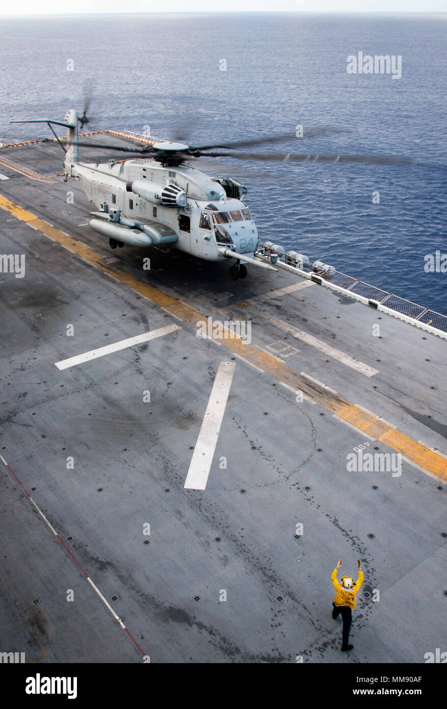 170918-N-TH560-330 PHILIPPINE SEA (Sept. 18, 2017) A CH-53E Super ...