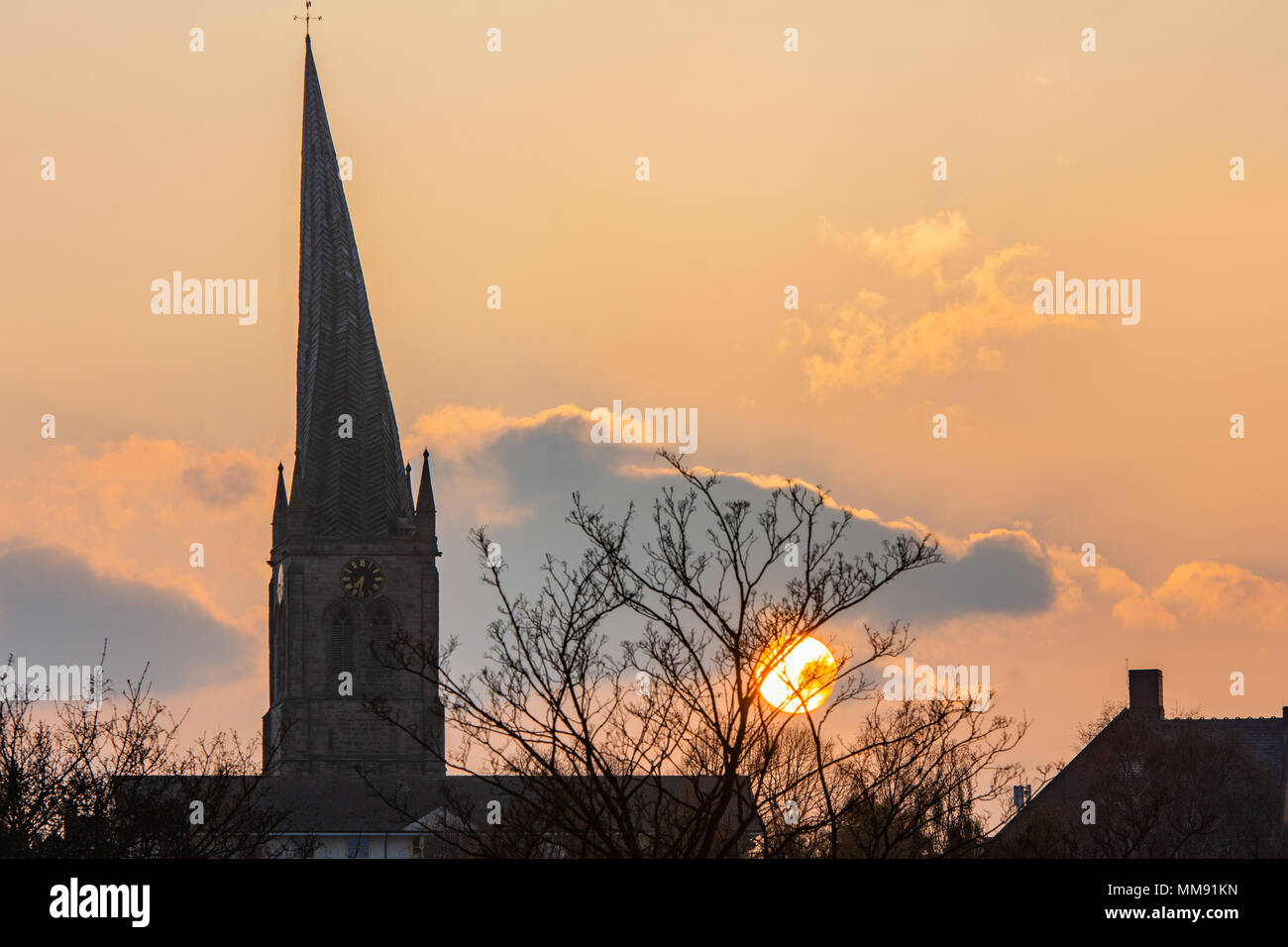 Chesterfield crooked spire hi-res stock photography and images - Alamy