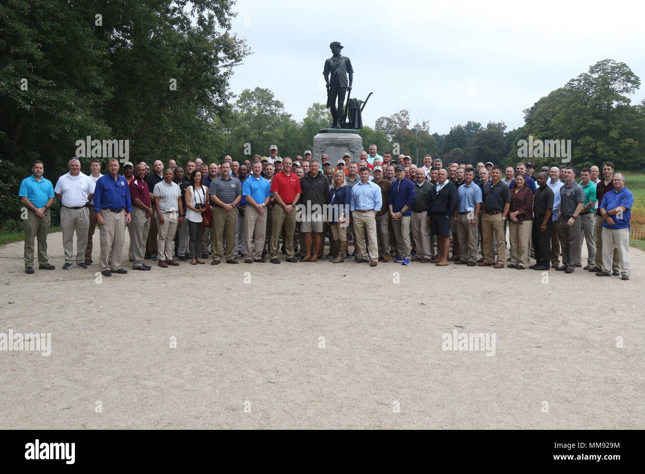 Soldiers and Airmen of the Mississippi National Guard gather around the ...