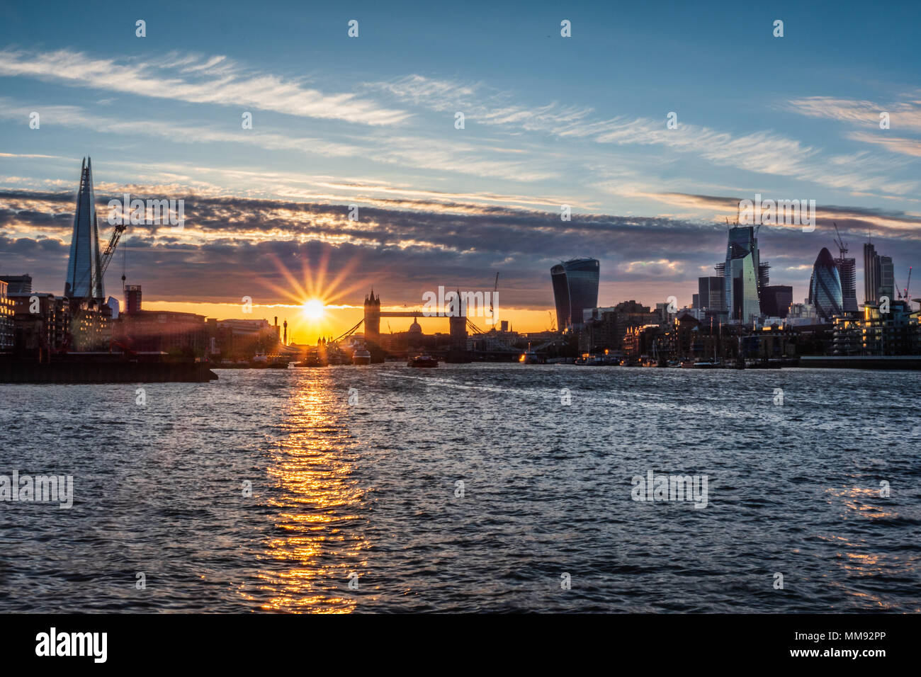 London sunset hi-res stock photography and images - Alamy