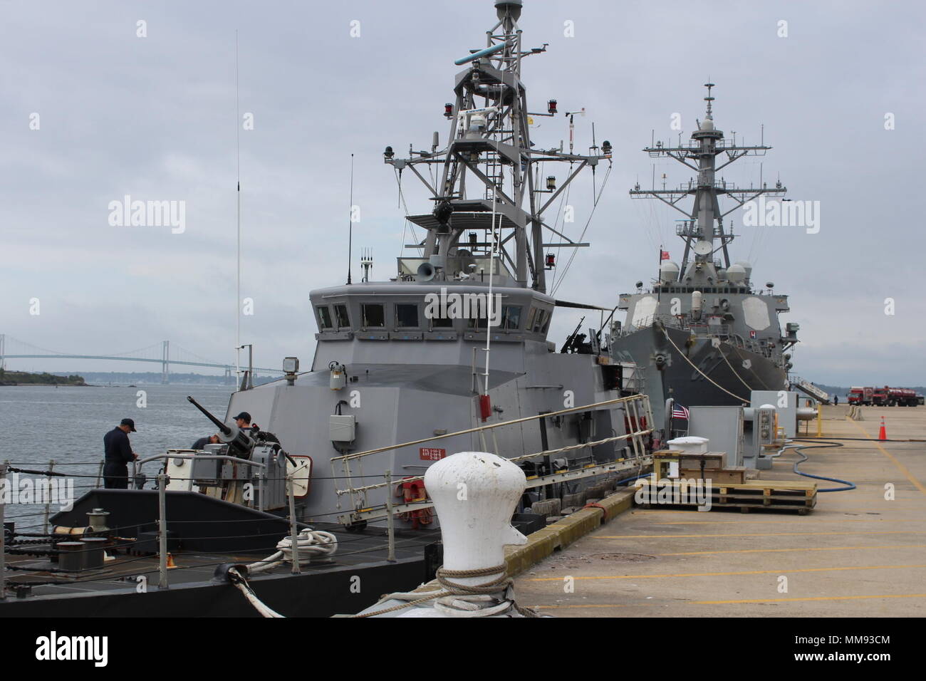U.S. Navy photo by Mass Communication Specialist 2nd Class Jess Lewis ...