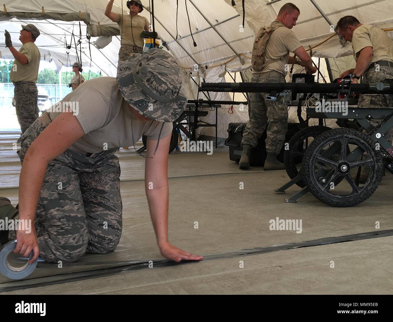 Members from the Nebraska Air National Guard 155th Medical Group deploy ...