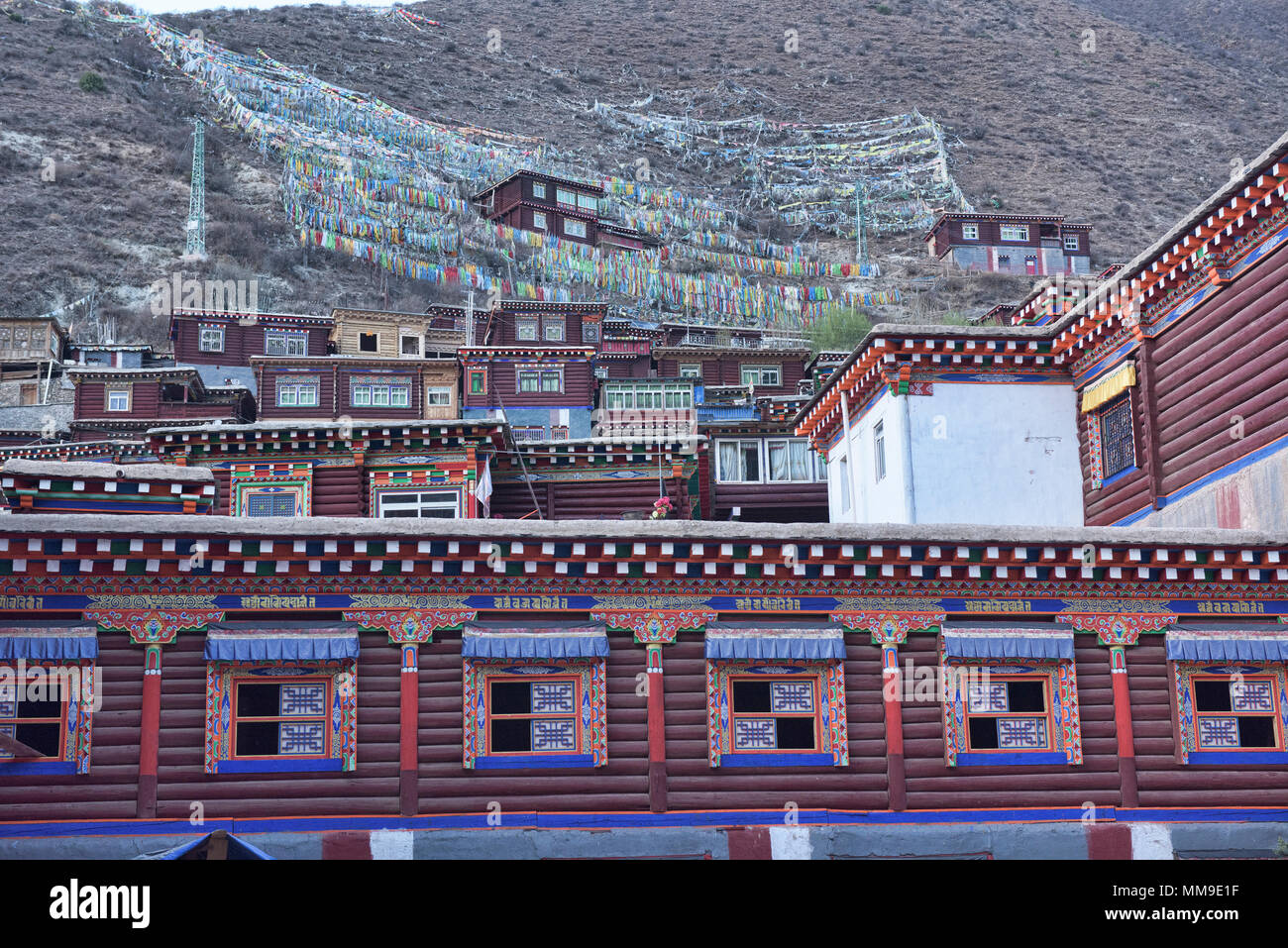 Colourful timber homes in Dege, Sichuan, China Stock Photo - Alamy
