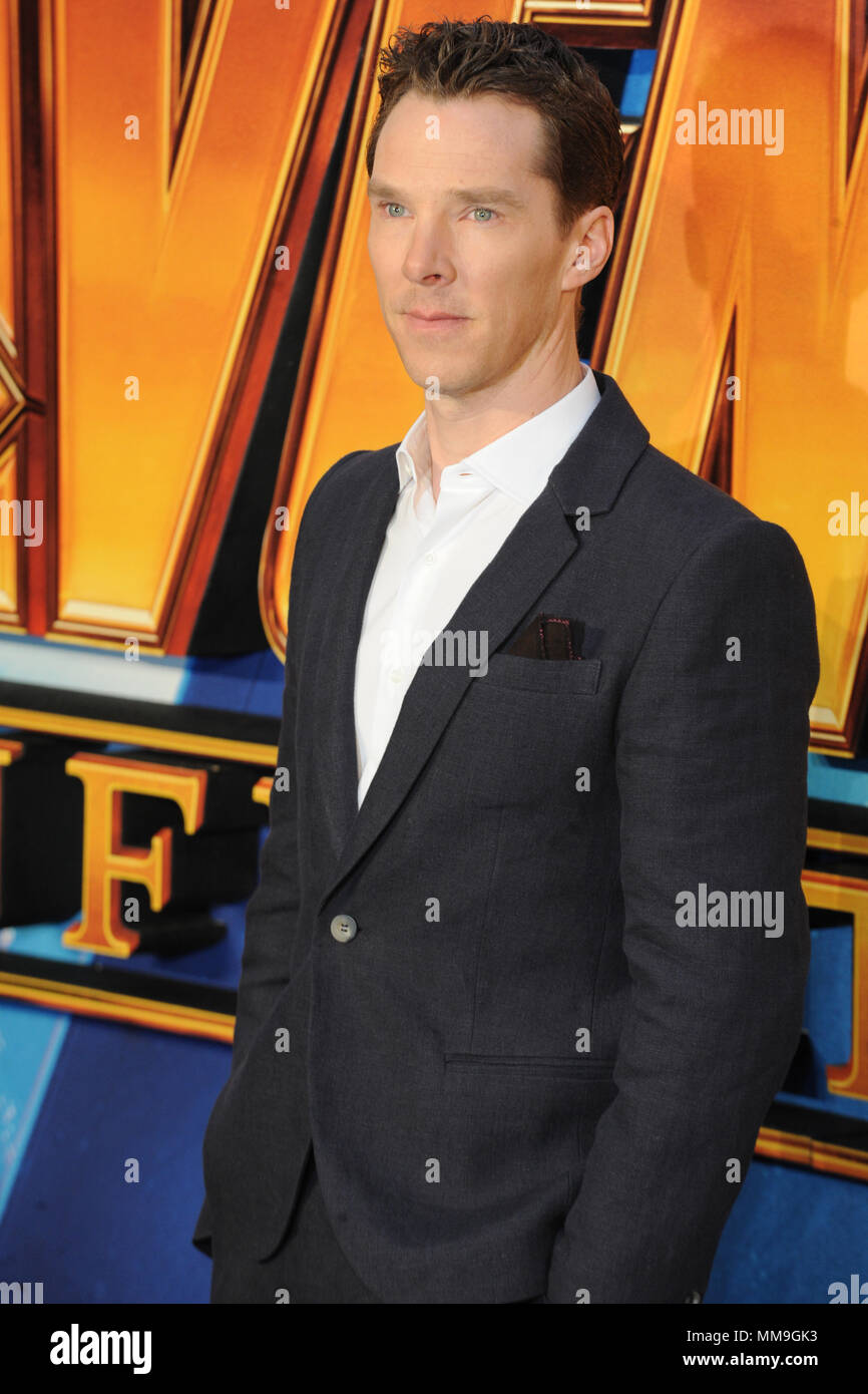 Actor benedict cumberbatch centre hi-res stock photography and images ...