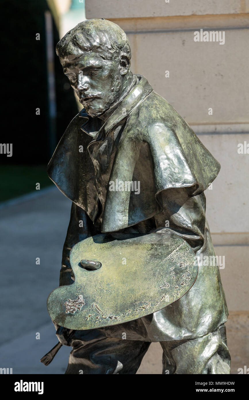 Statue in Rodin Museum in Paris Stock Photo - Alamy