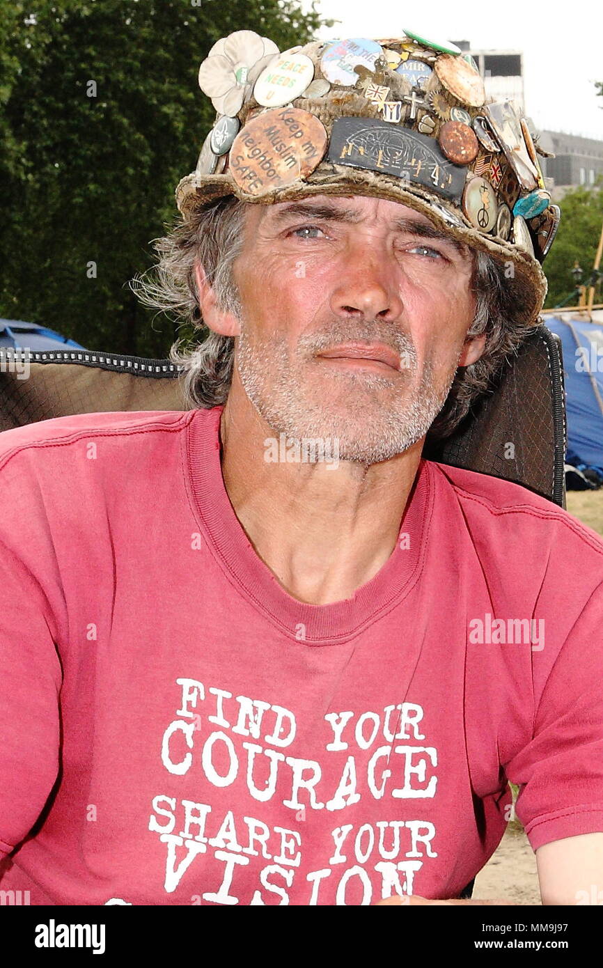 Brian haw peace camp parliament hi-res stock photography and images - Alamy