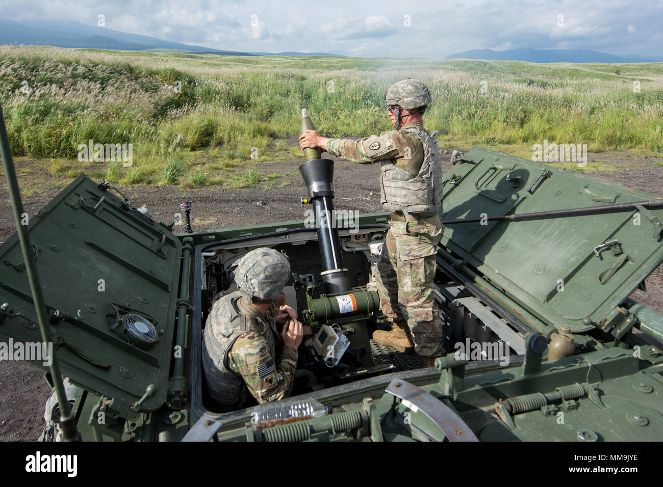 M1129 stryker mortar carrier hi-res stock photography and images - Alamy