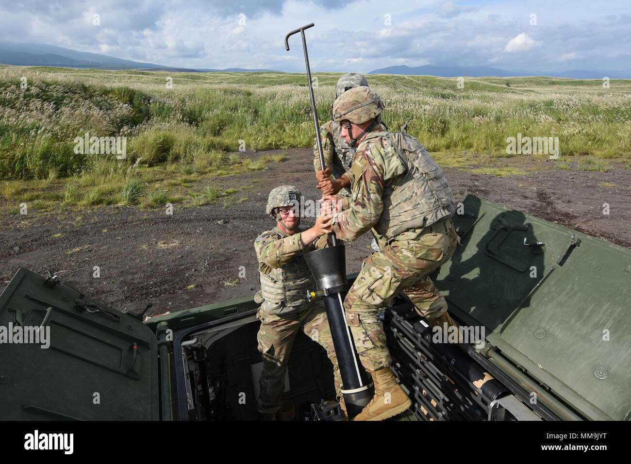 M1129 stryker mortar carrier hi-res stock photography and images - Alamy