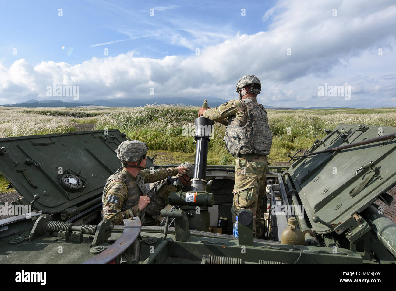M1129 stryker mortar carrier hi-res stock photography and images - Alamy