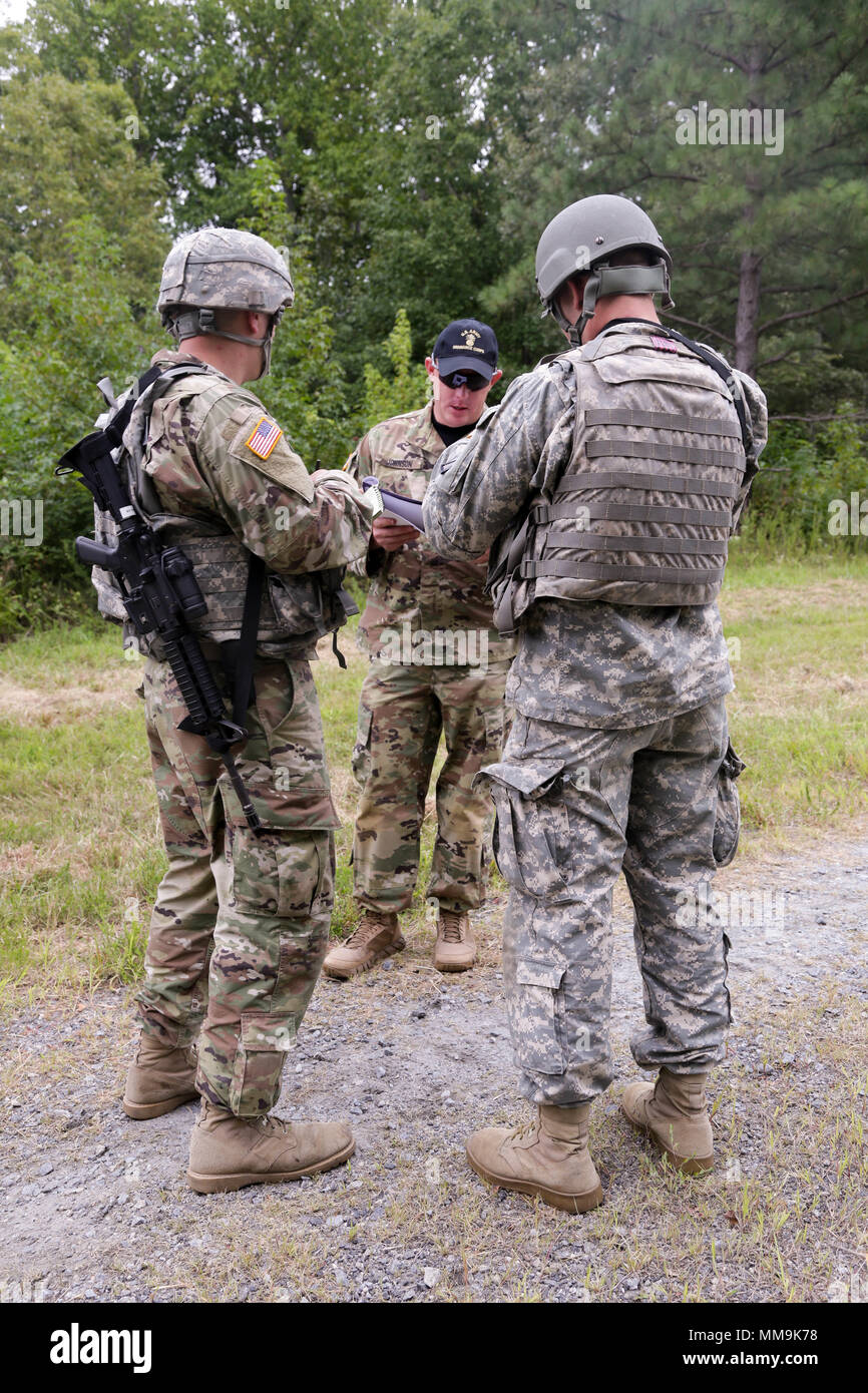 U.S. Soldiers for the Explosive Ordnance Disposal Team of the Year ...