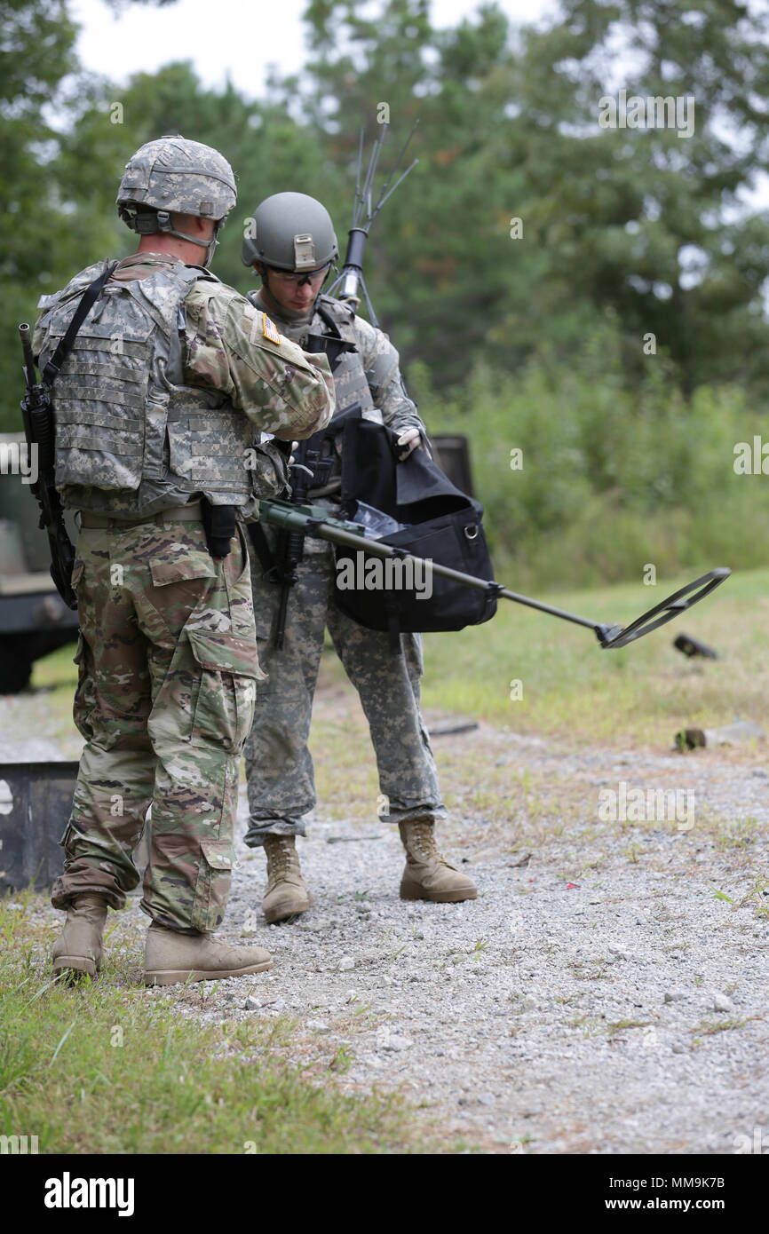 U.S. Soldiers for the Explosive Ordnance Disposal Team of the Year ...