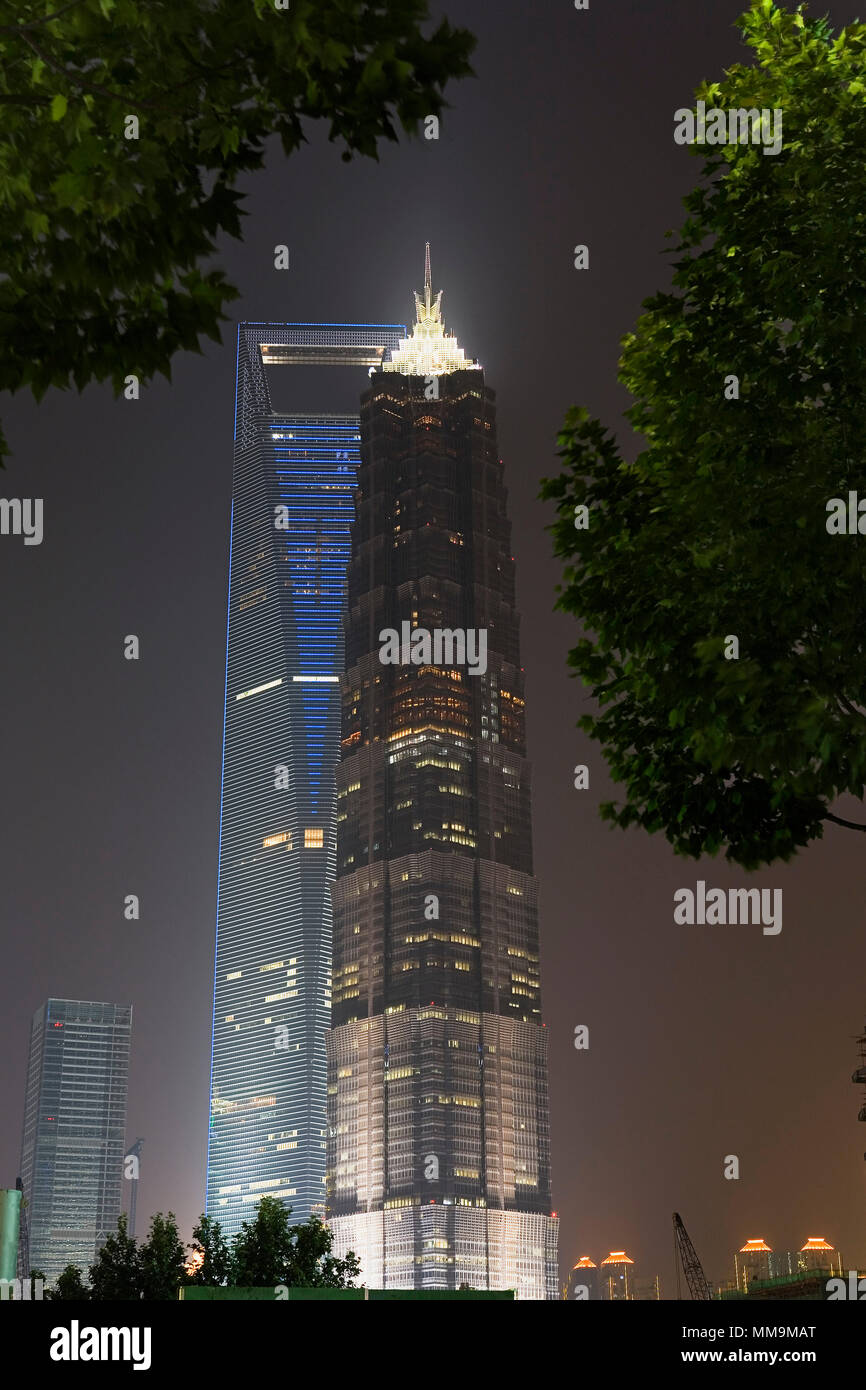 Night, Jin Mao Building at right and Shanghai World Financial Center ...