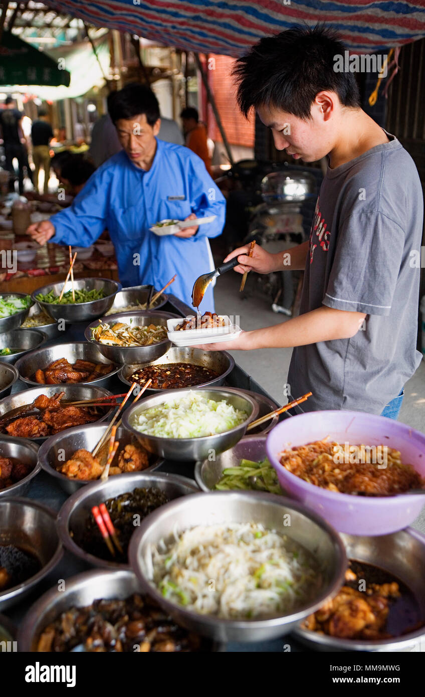 Shanghai food stalls hi-res stock photography and images - Alamy