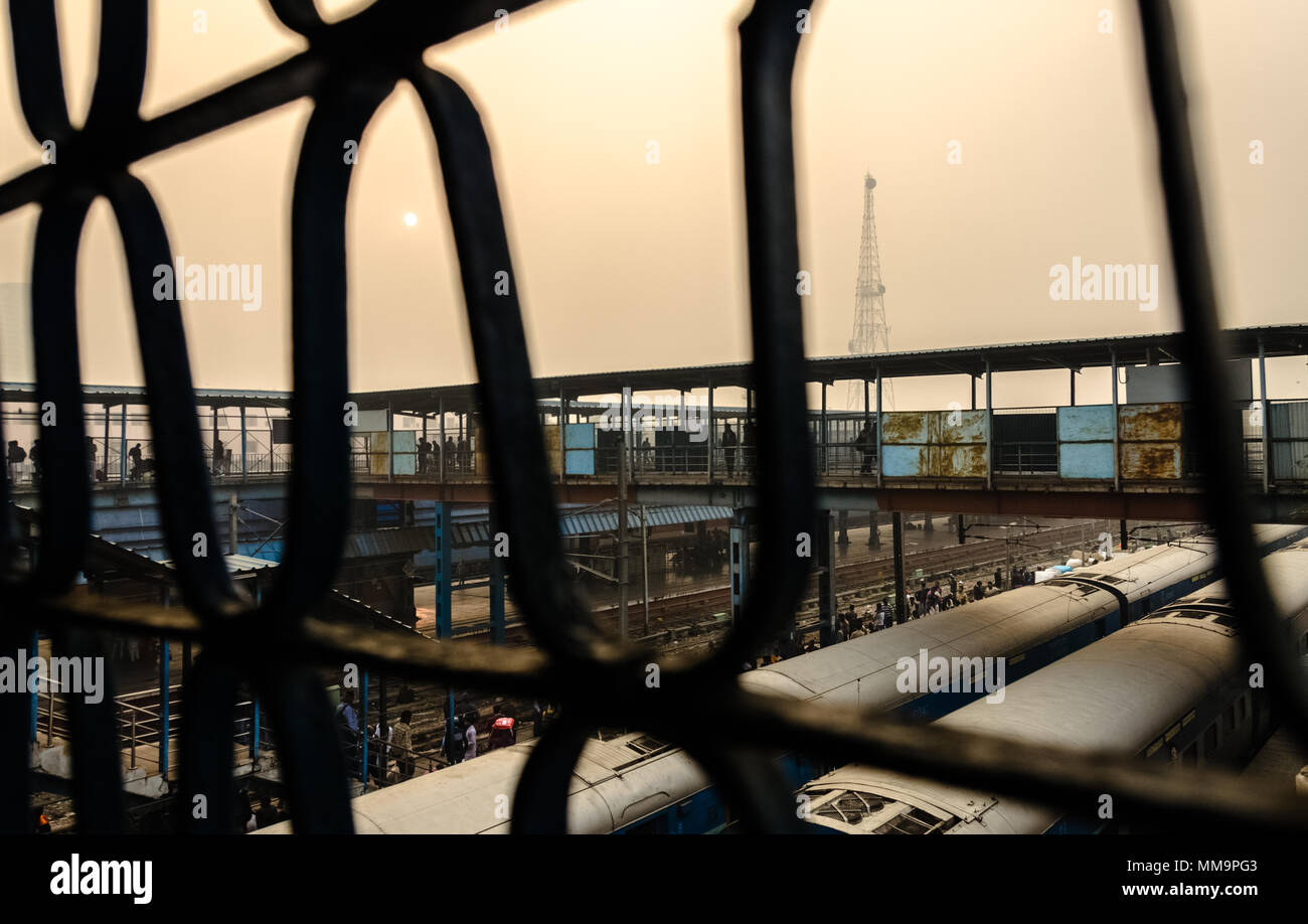 Indian platform life hi-res stock photography and images - Alamy