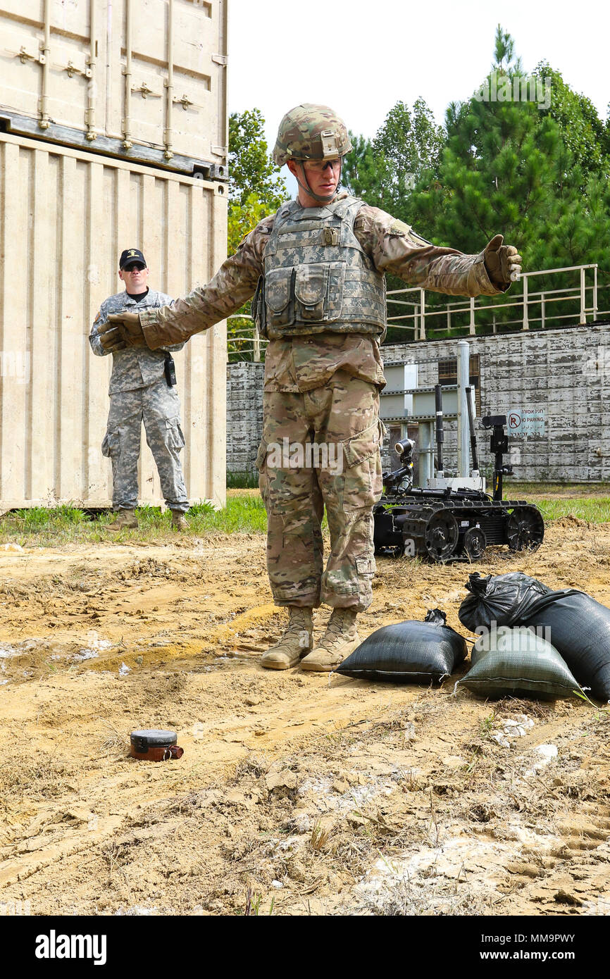 666th explosive ordnance company hi-res stock photography and images ...