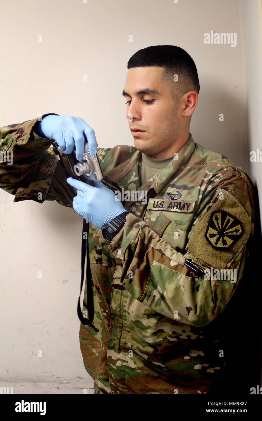 Arizona National Guardsman Spc. Justin Martinez photographs evidence ...