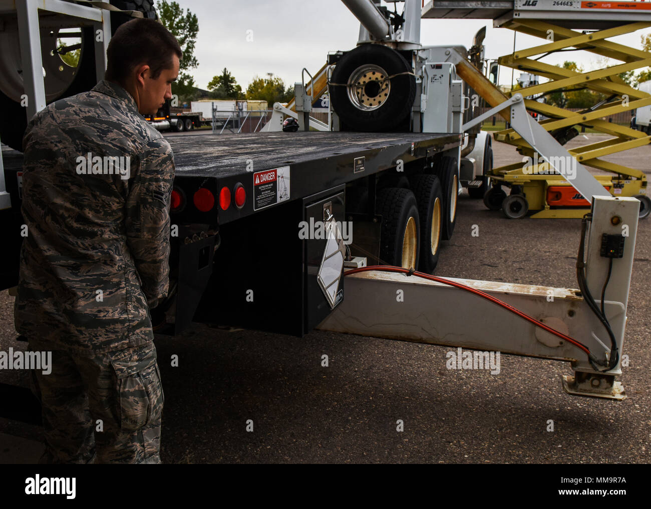 Crane outriggers hi-res stock photography and images - Alamy