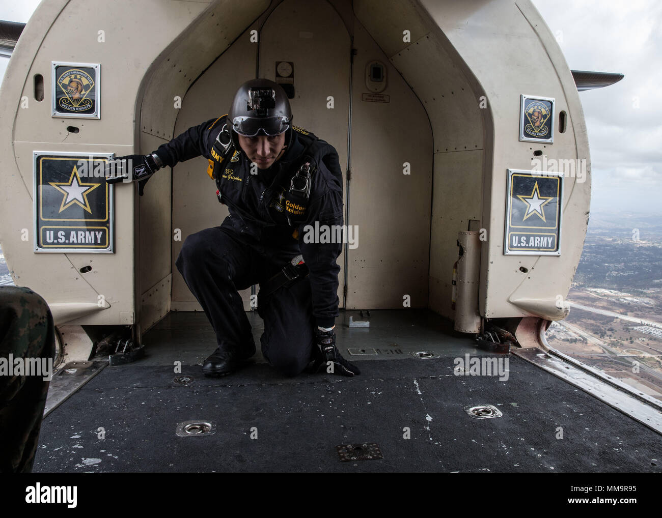 Knights kneeling hi-res stock photography and images - Alamy