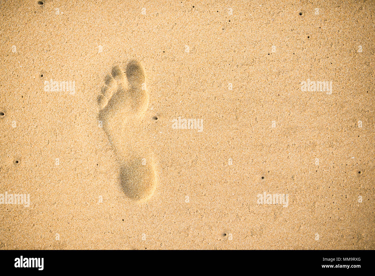 Go barefoot on the beach hi-res stock photography and images - Alamy