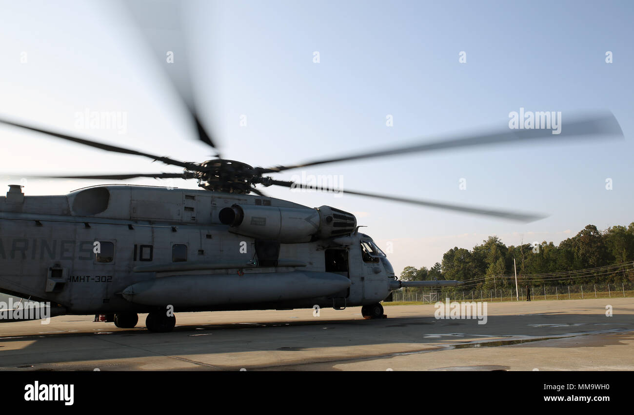 A CH-53E Super Stallion assigned to Marine Heavy Helicopter Training ...