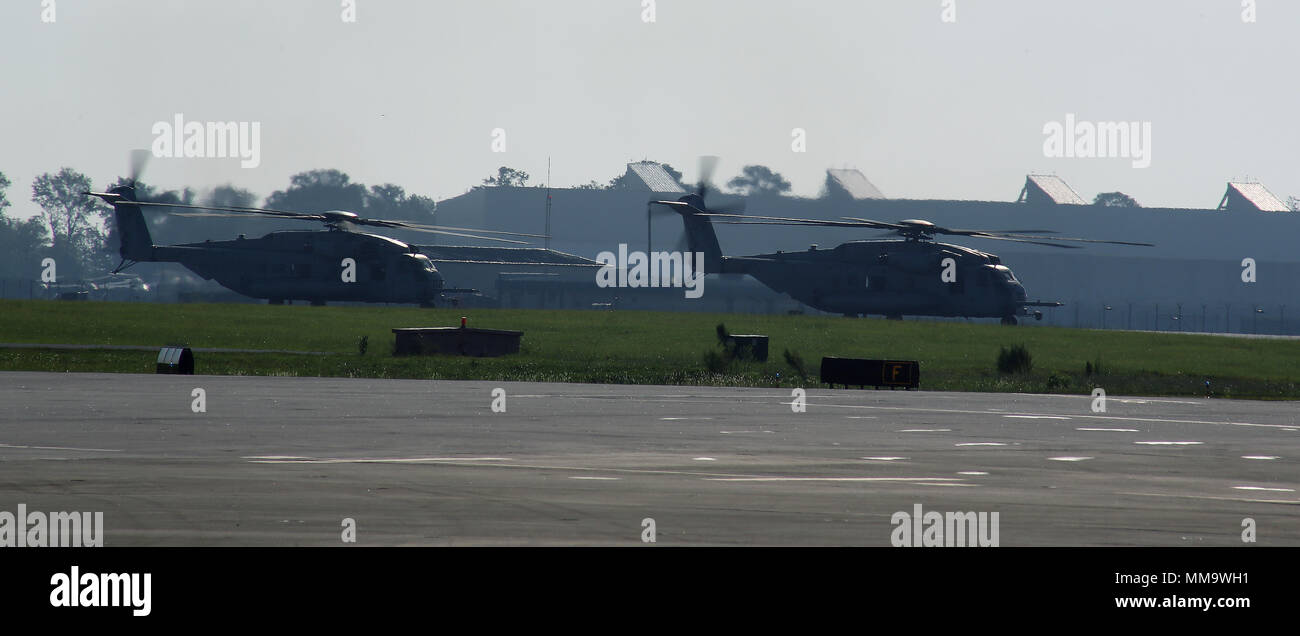 Two CH-53E Super Stallions assigned to Marine Heavy Helicopter Training ...