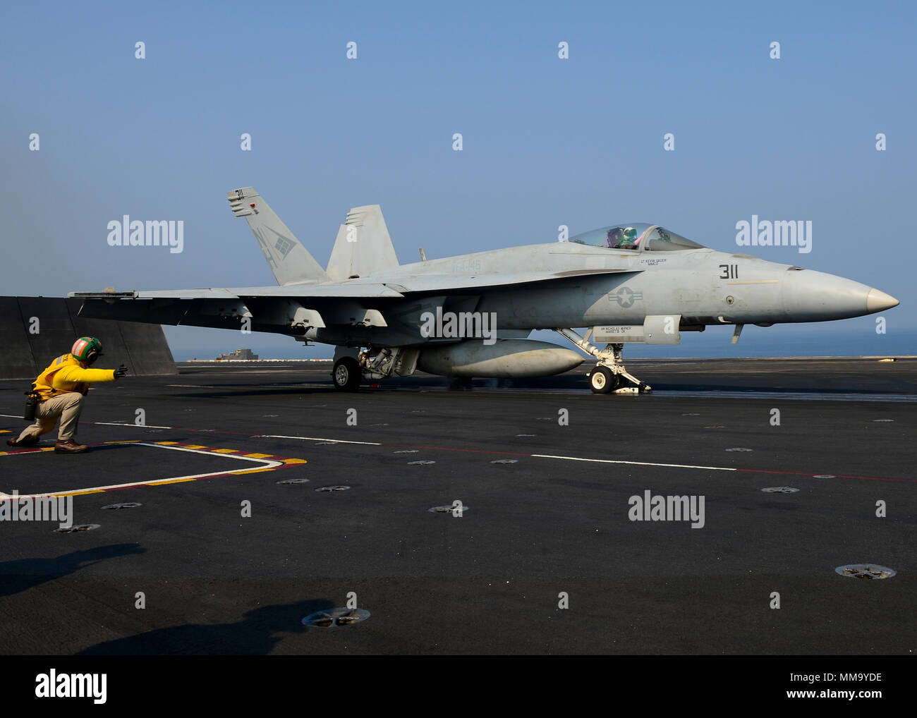 ARABIAN GULF (Sept. 25, 2017) An F/A-18E Super Hornet, from the “Blue ...
