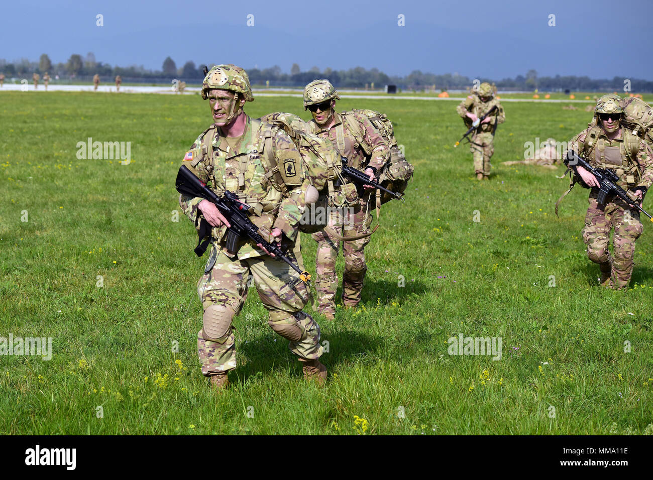 4th alpini paratroopers regiment hi-res stock photography and images ...