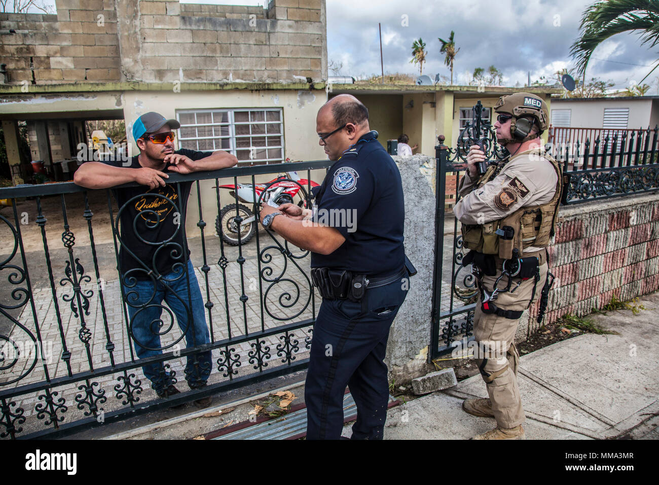 Cbp officer hi-res stock photography and images - Alamy
