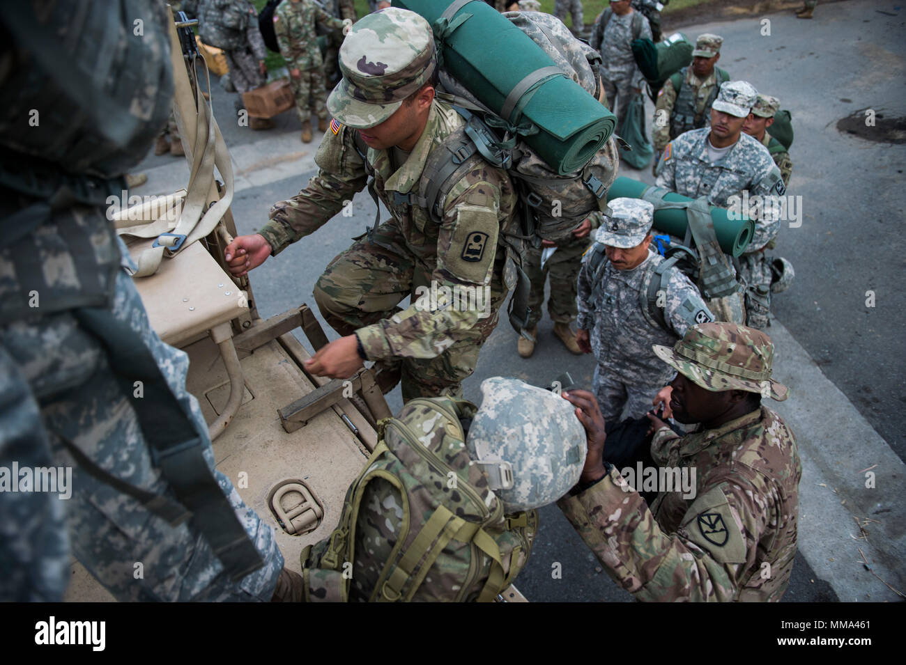 U.S. Army Soldiers assigned to the Puerto Rico National Guard's 1st ...