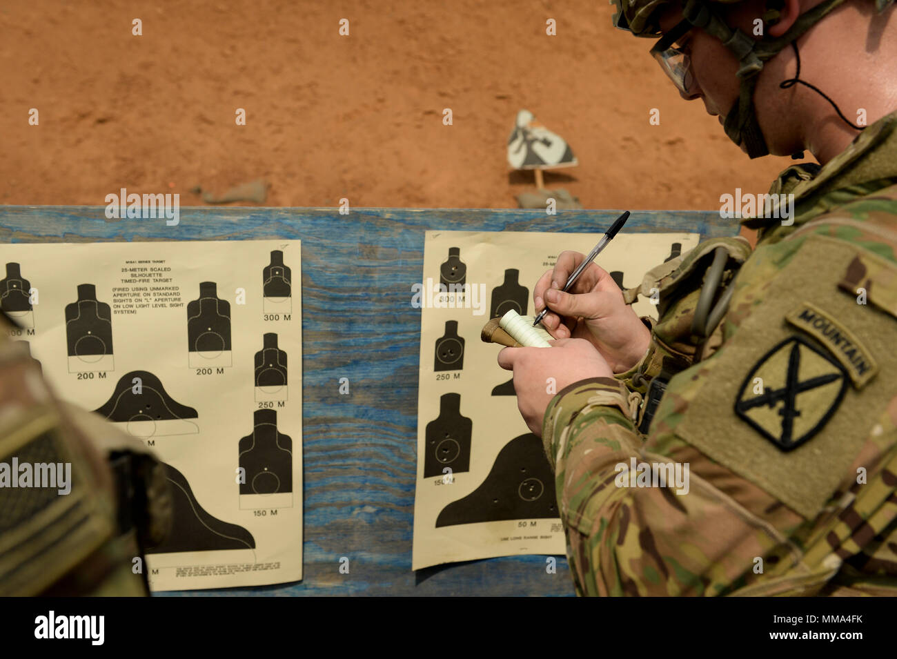 U.S. Army Soldiers with 3rd Platoon, Battle Company, 1-32 Infantry, 1st ...