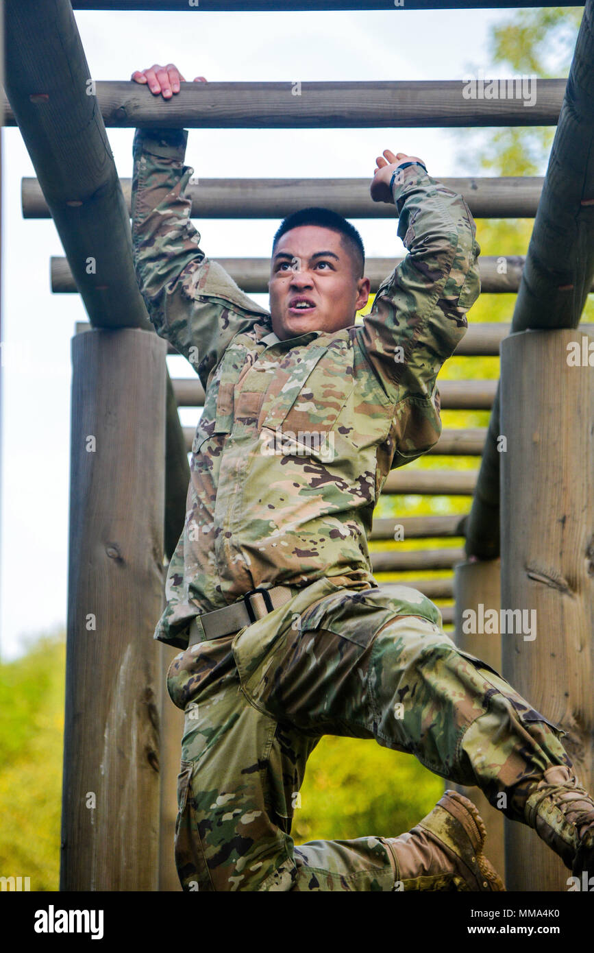 SGT Susi Stuttgart Army Medical Clinic negotiates the Tarzan obstacle ...