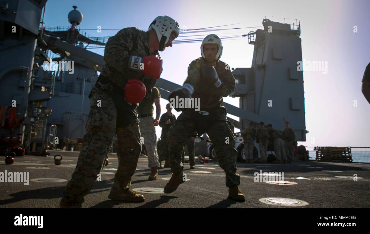 (170928-M-DJ953-0012) U.S. 5th FLEET AREA OF OPERATIONS (Sept. 28, 2017 ...