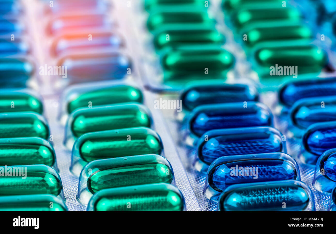 Green gel capsule hi-res stock photography and images - Alamy