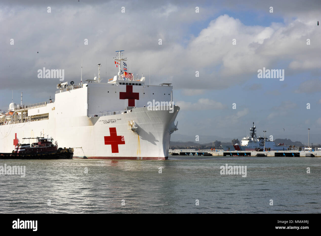 The Military Sealift Command hospital ship USNS Comfort (T-AH 20 ...