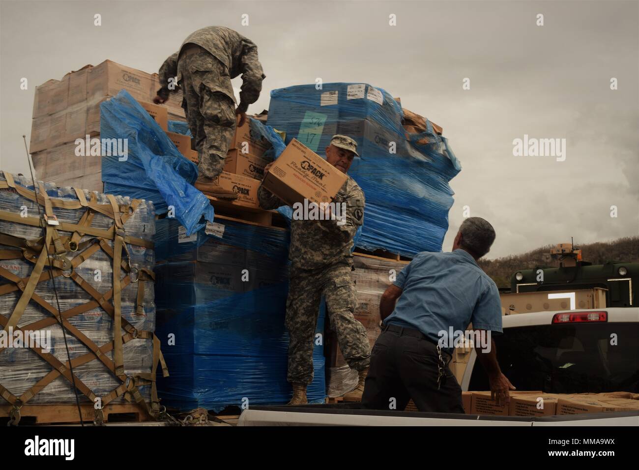 Soldiers with the U.S. Army assist the Federal Emergency Management ...