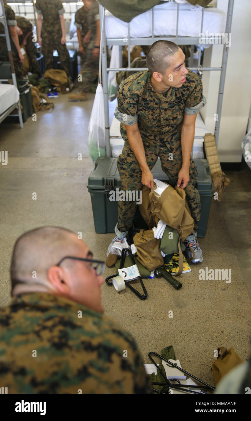 Recruits from Charlie Company, 1st Recruit Training Battalion, undergo ...