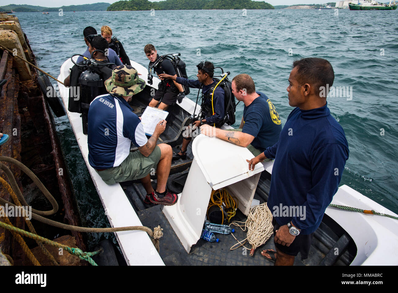 Singapore naval diving unit hi-res stock photography and images - Alamy