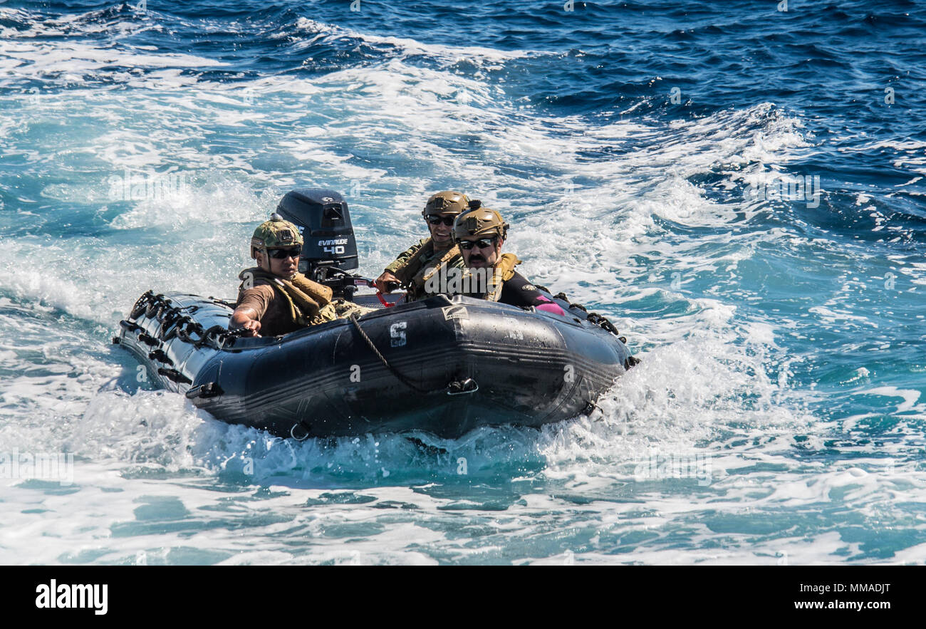 171004-N-NT795-122 SAN DIEGO (Oct. 4, 2017) Sailors assigned to Coastal ...