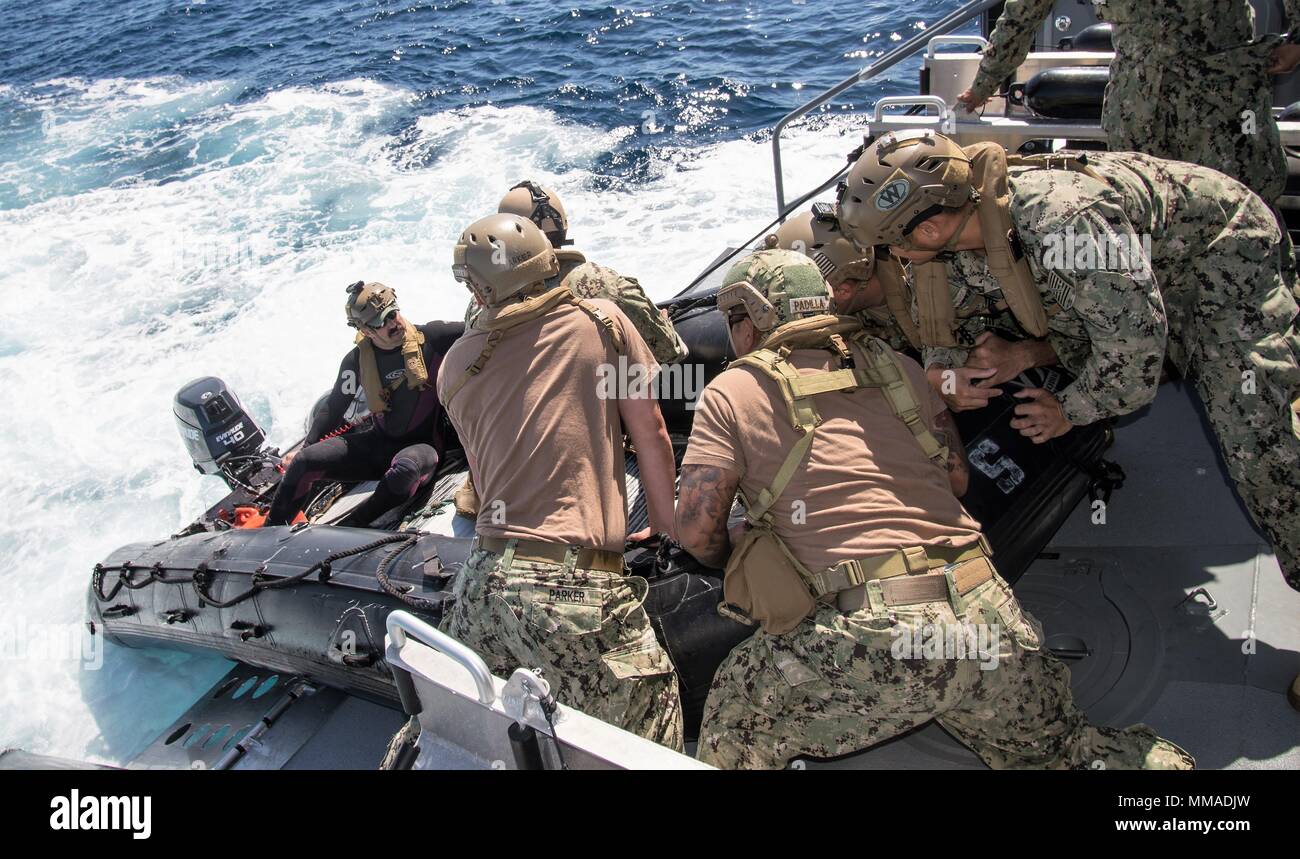 171004-N-NT795-121 SAN DIEGO (Oct. 4, 2017 Sailors assigned to Coastal ...