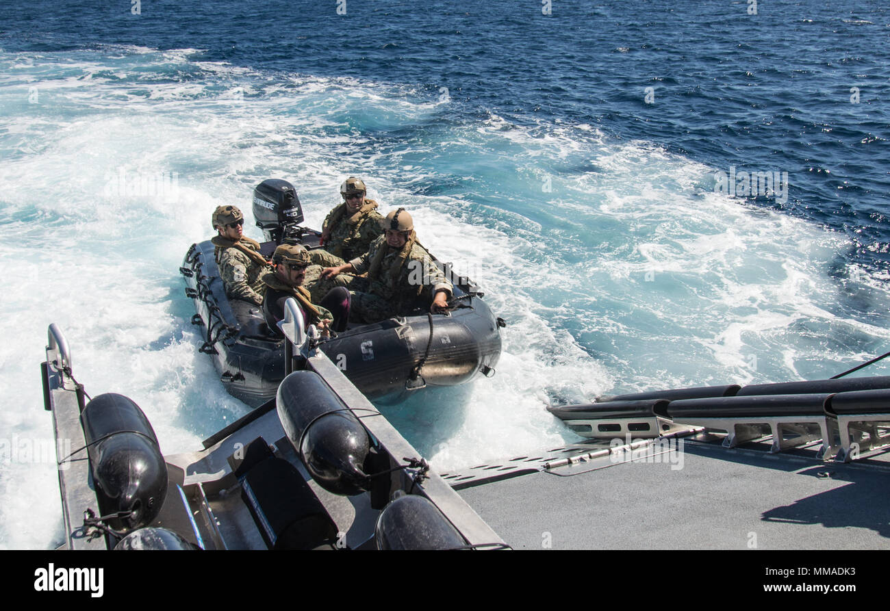 171004-N-NT795-123 SAN DIEGO (Oct. 4, 2017) Sailors assigned to Coastal ...