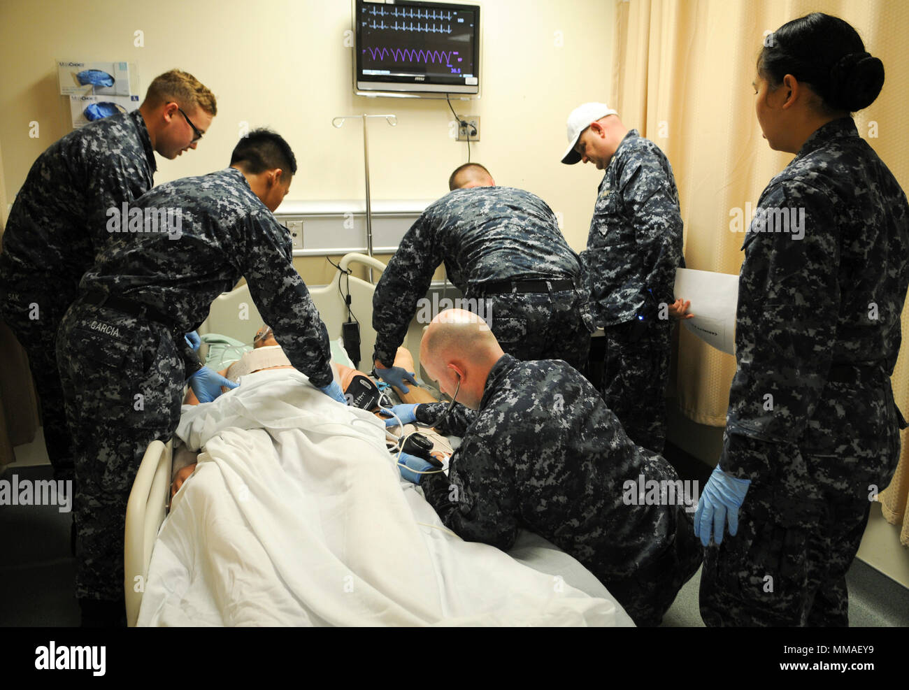 SAN ANTONIO (Oct. 5, 2017) Hospital corpsman (HM) "A" School students ...