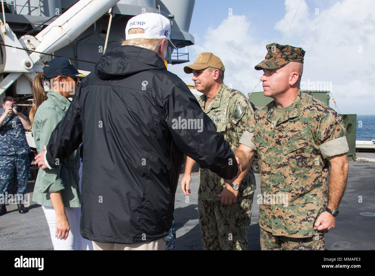 Commanding officer of the amphibious assault ship uss kearsarge left hi ...