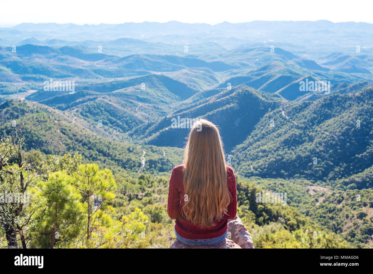 Woman back view looking up hi-res stock photography and images - Alamy