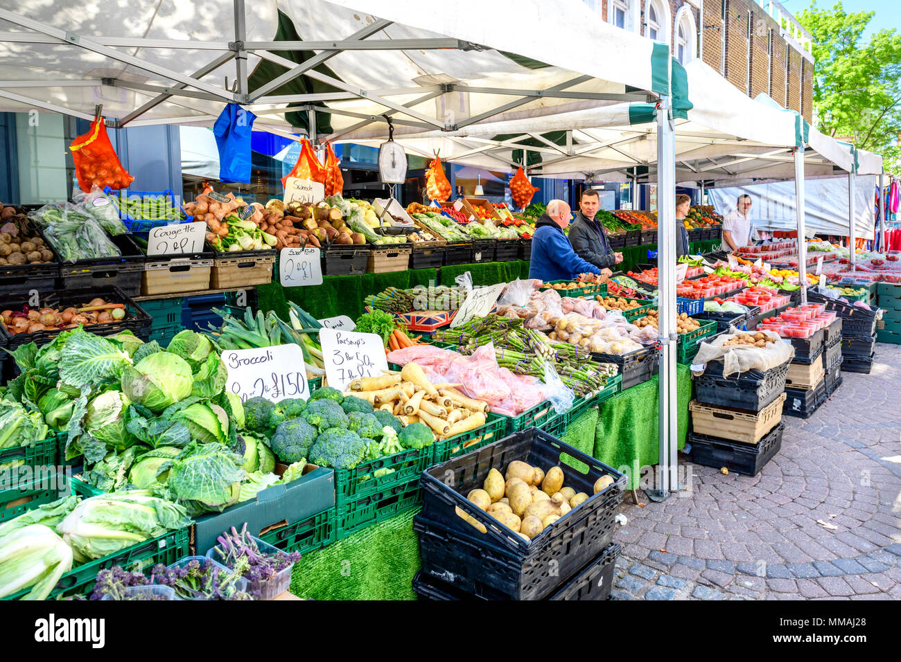Market greengrocers stall hi-res stock photography and images - Alamy