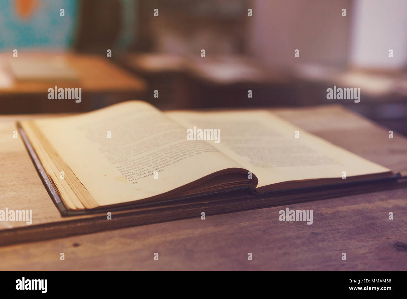 Open book desk no people hi-res stock photography and images - Alamy
