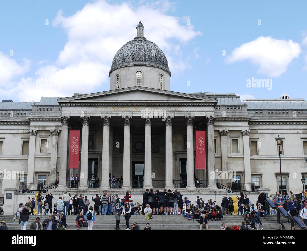 National portrait gallery view from trafalgar square hi-res stock ...
