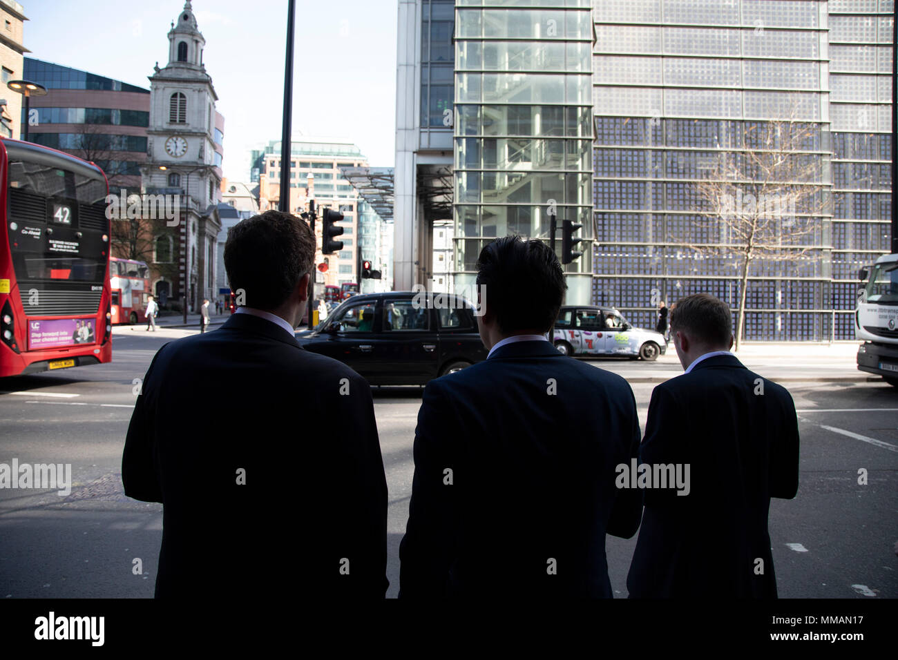 Workers in the city of london hi-res stock photography and images - Alamy
